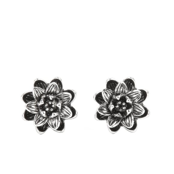 paparazzi | Jewelry | Paparazzi Water Lily Love Silver | Poshmark